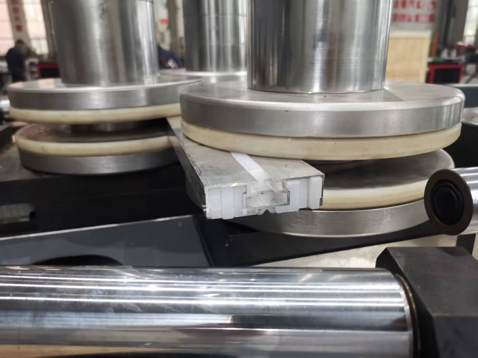 Roll Bending Process for Aluminum Profile
